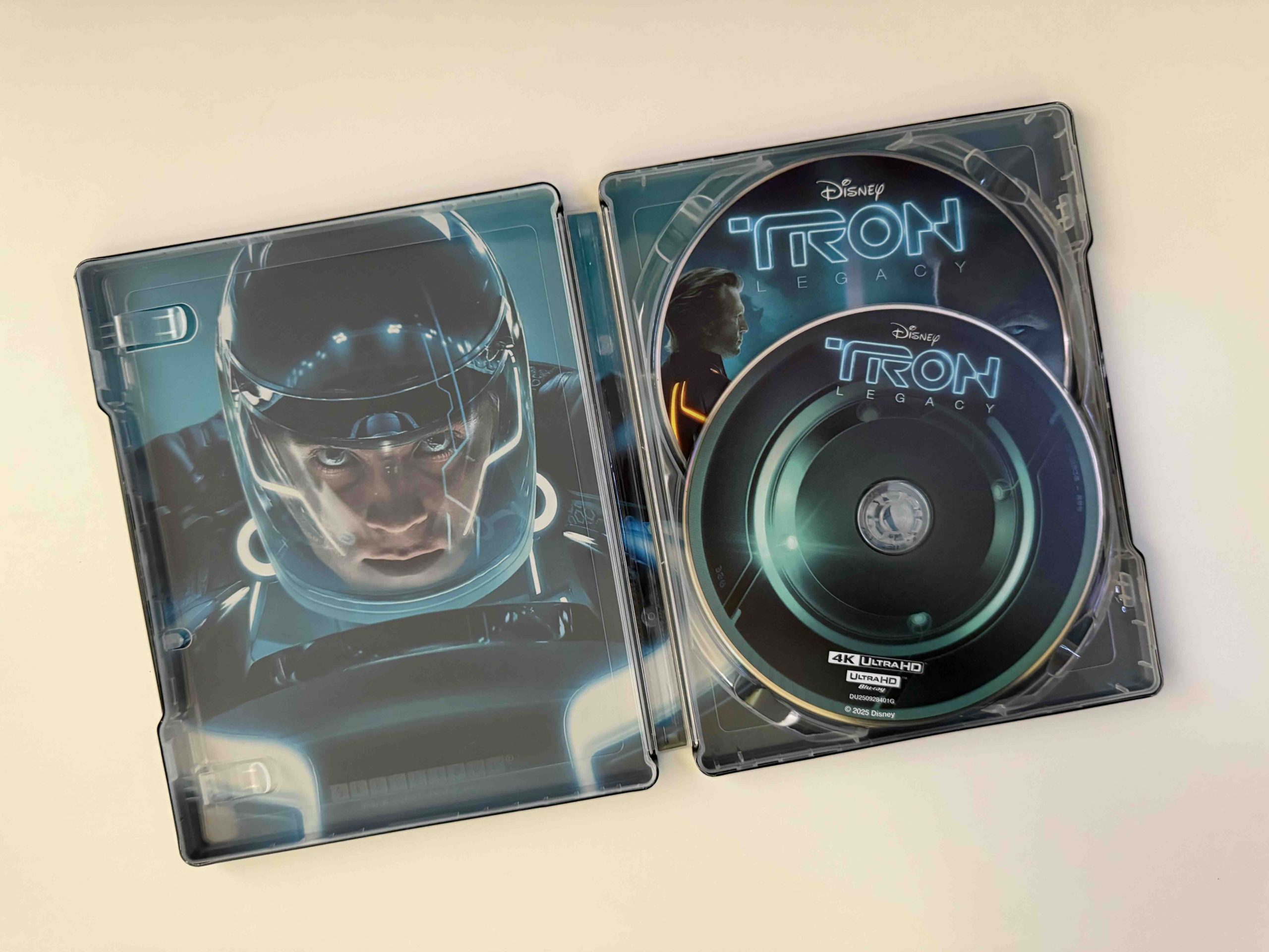 Tron: Legacy, así es la edición metálica en 4K Ultra HD - Moobys